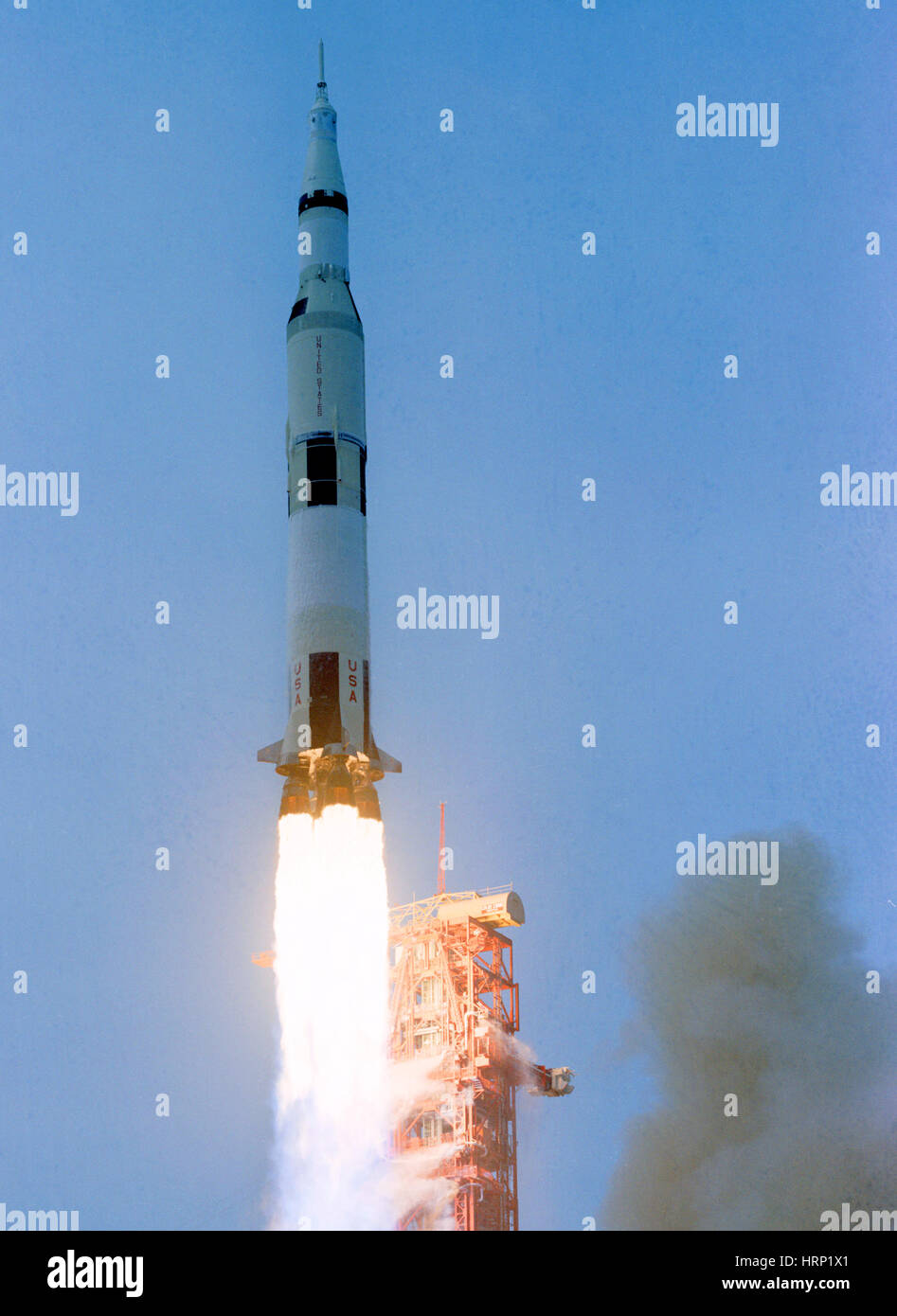 Vaisseau spatial lunaire apollo saturn v Banque de photographies et d ...