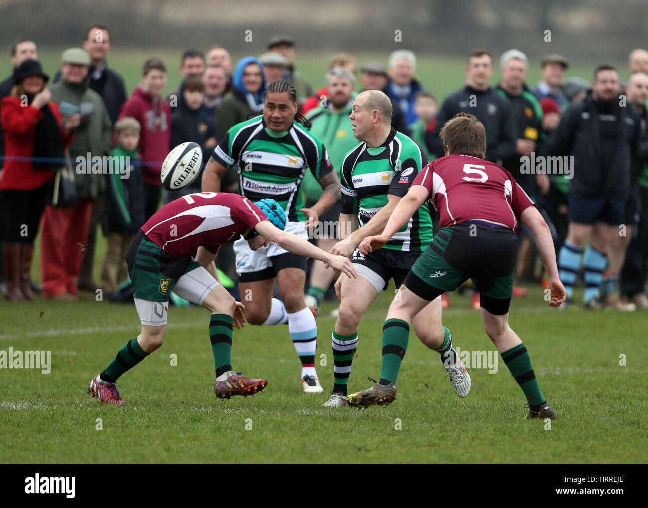 Mike Tindall (deuxième à droite) joue dans un match amical lors de la ...