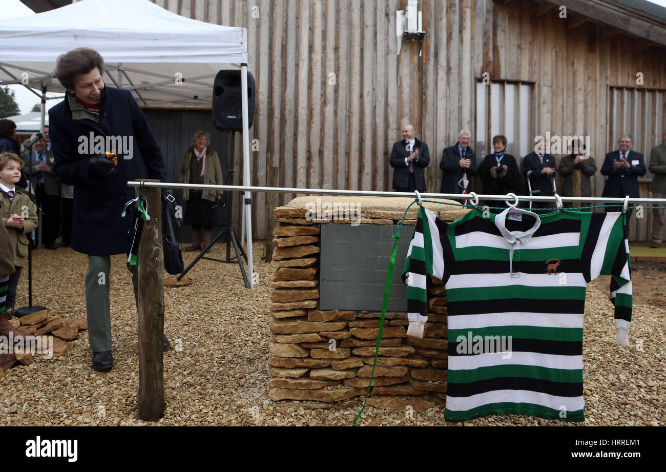 La princesse Royale coupe un ruban pour inaugurer officiellement le ...