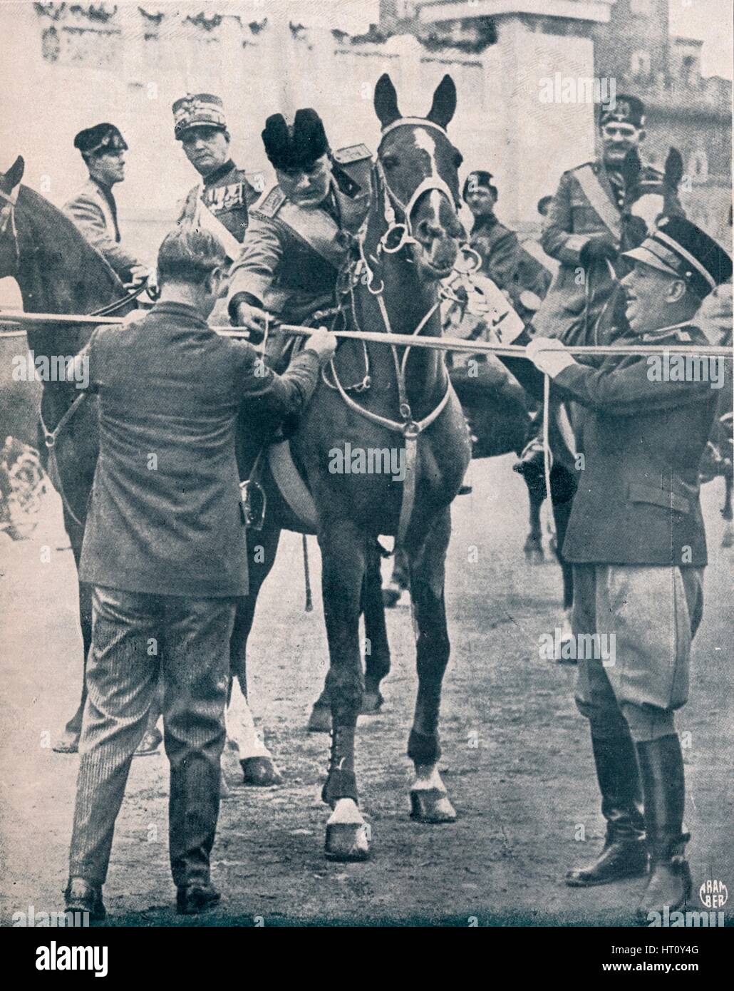 Benito mussolini uniform Banque de photographies et d’images à haute ...