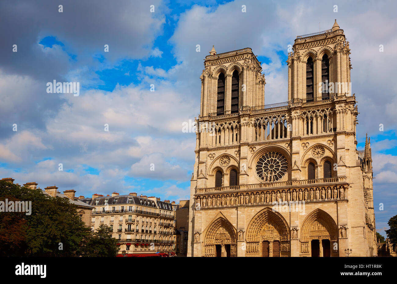 Cathédrale Notre Dame de Paris France architecture gothique française ...