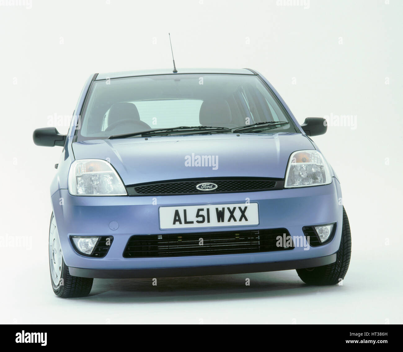 Blue ford fiesta car Banque de photographies et d’images à haute ...