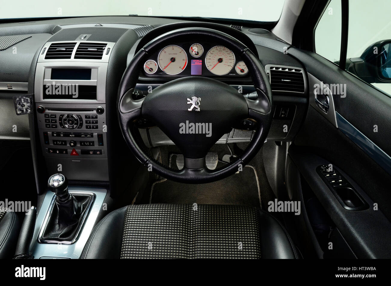 Peugeot 407 Banque de photographies et d’images à haute résolution - Alamy