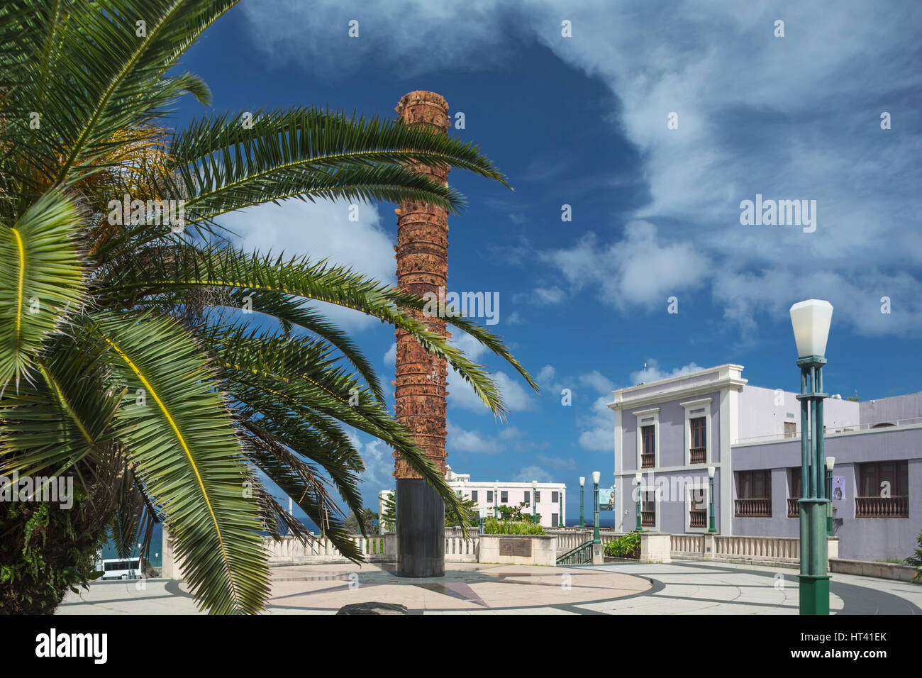 TELURICO TOTEM (©JAIME SUAREZ 1992) PLAZA DEL QUINTO CENTENARIO OLD SAN ...