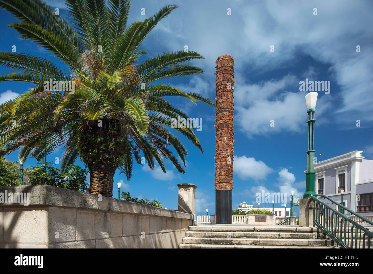 TELURICO TOTEM (©JAIME SUAREZ 1992) PLAZA DEL QUINTO CENTENARIO OLD SAN ...