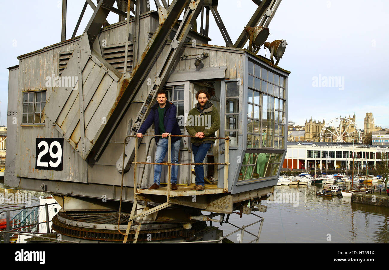 EDITORIAL N'utilisez que Tom Dixon (gauche) de l'auvent et stars avec ...