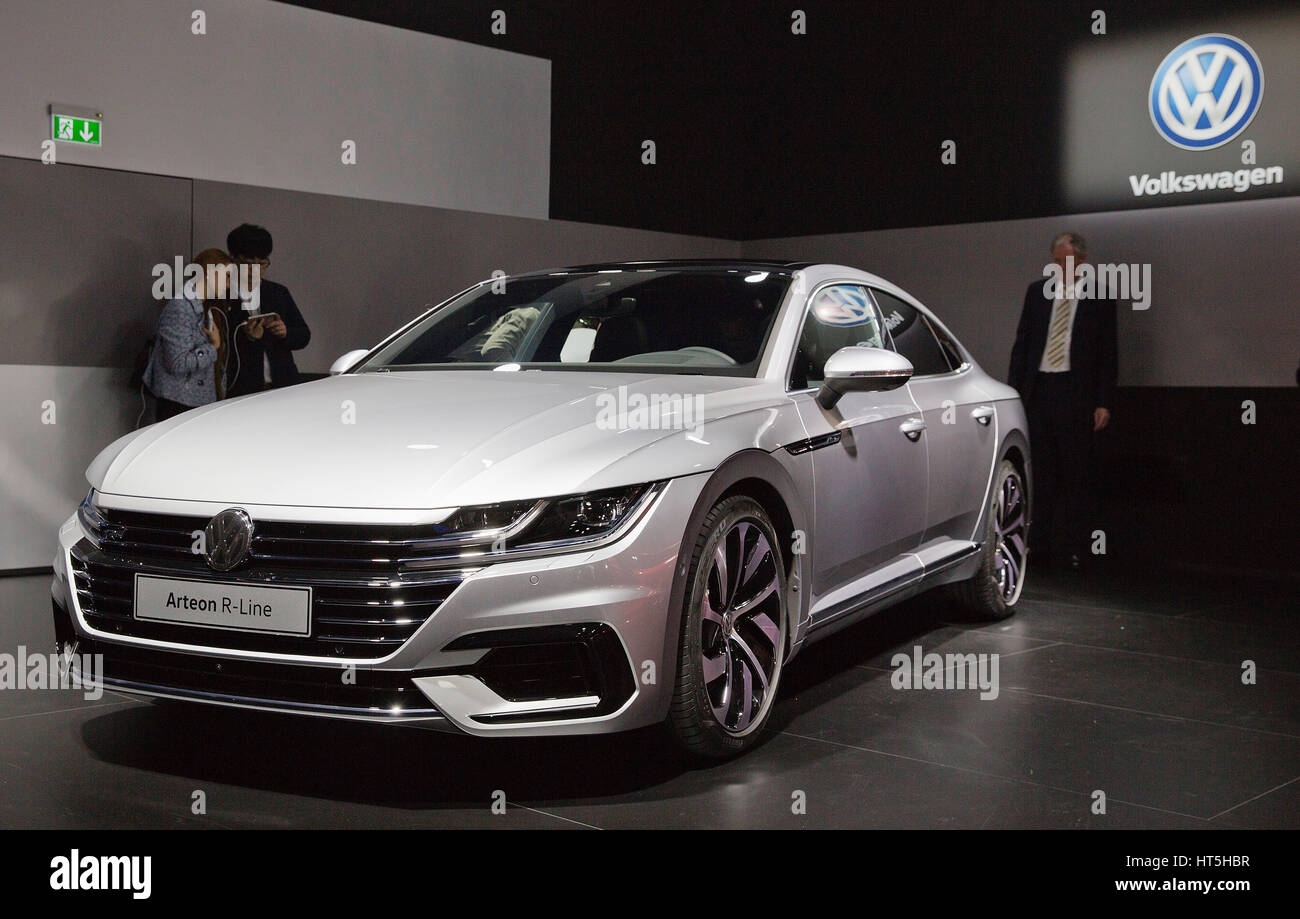 Volkswagen arteon r line Banque de photographies et d’images à haute ...