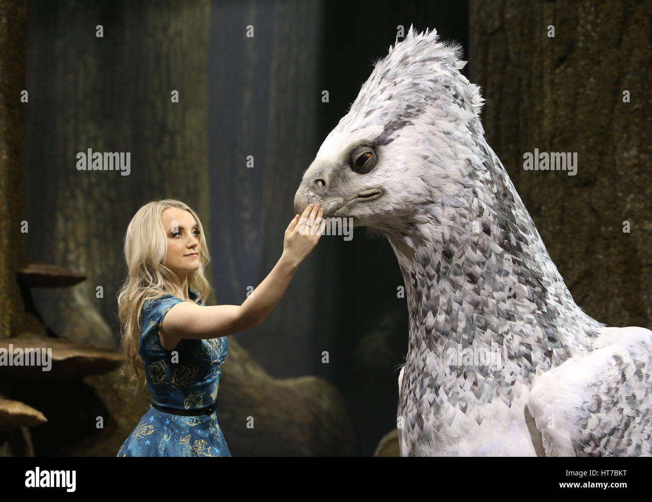 Evanna Lynch avec une réplique de Buck au cours de l'aperçu du média de ...