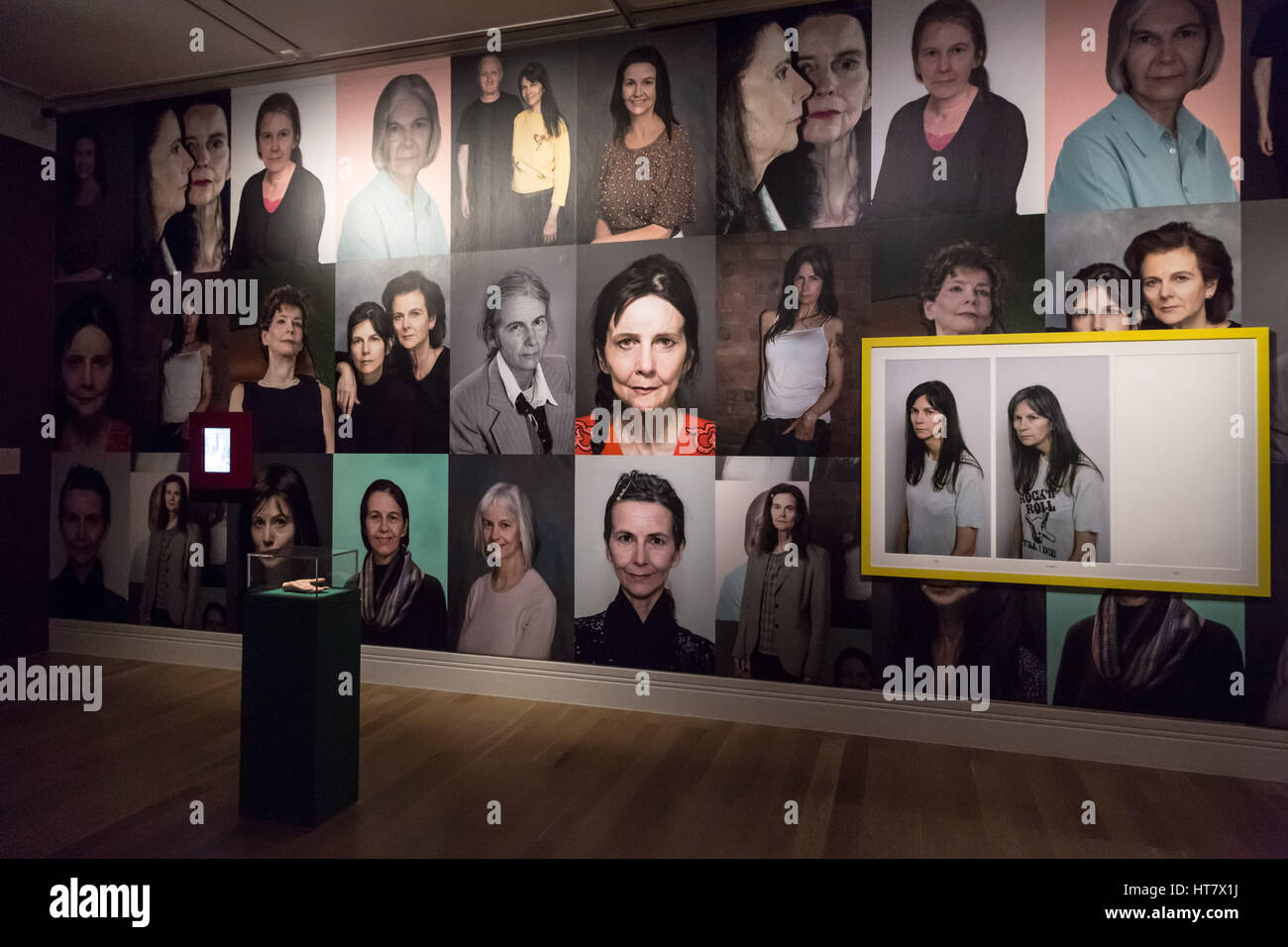 Gillian wearing national portrait gallery Banque de photographies et d ...