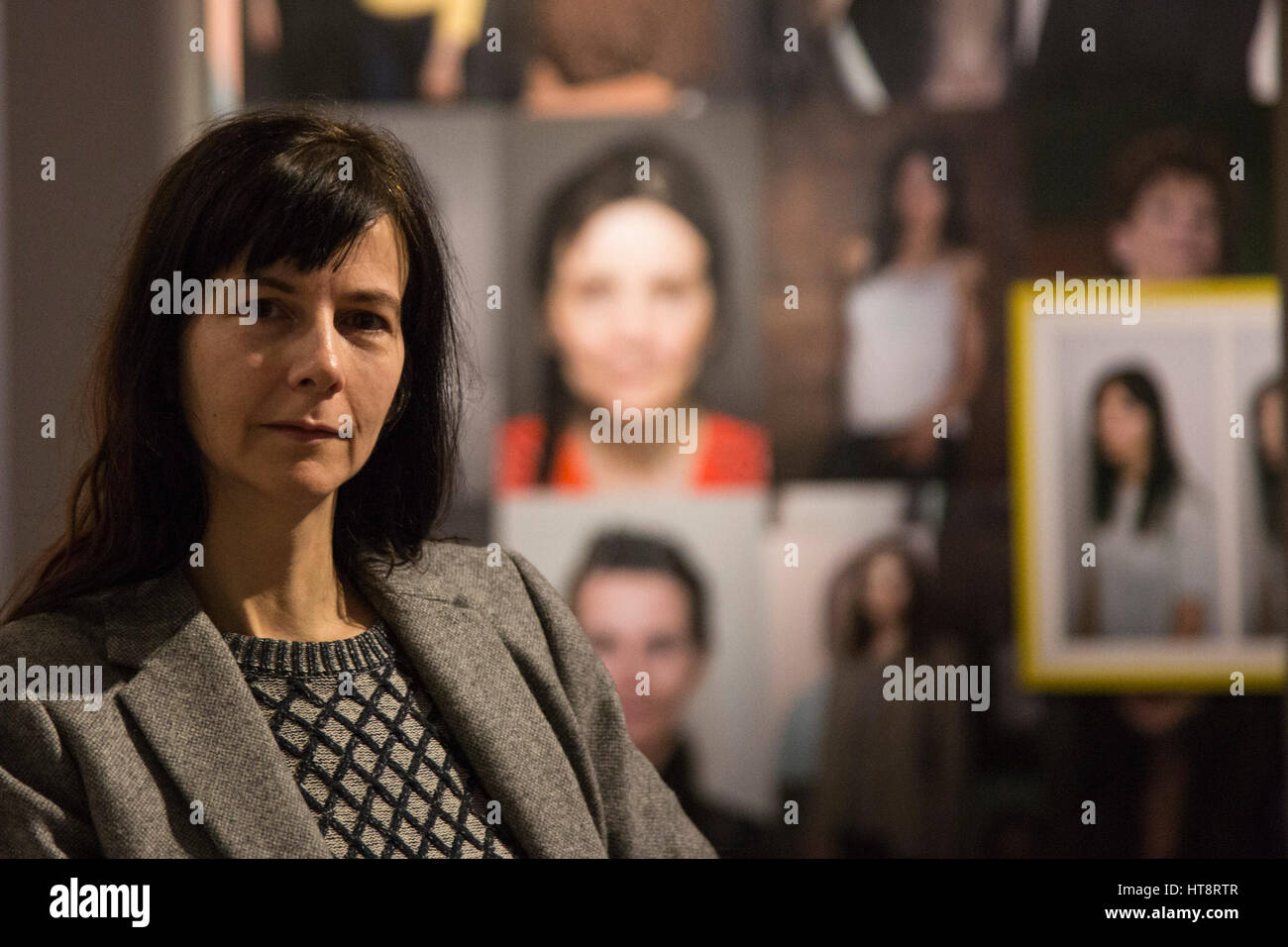Gillian wearing national portrait gallery Banque de photographies et d ...