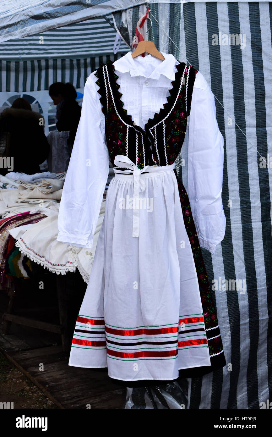 Robe traditionnelle roumaine Banque de photographies et d’images à ...