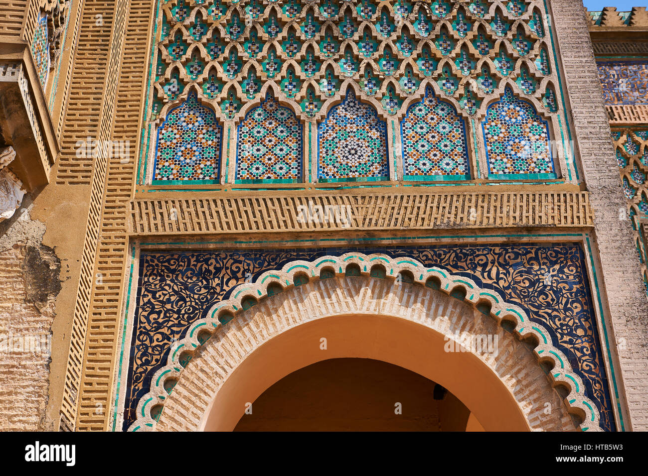Mosaïques de zelliges et de plâtres de l'arabesque de style mauresque ...