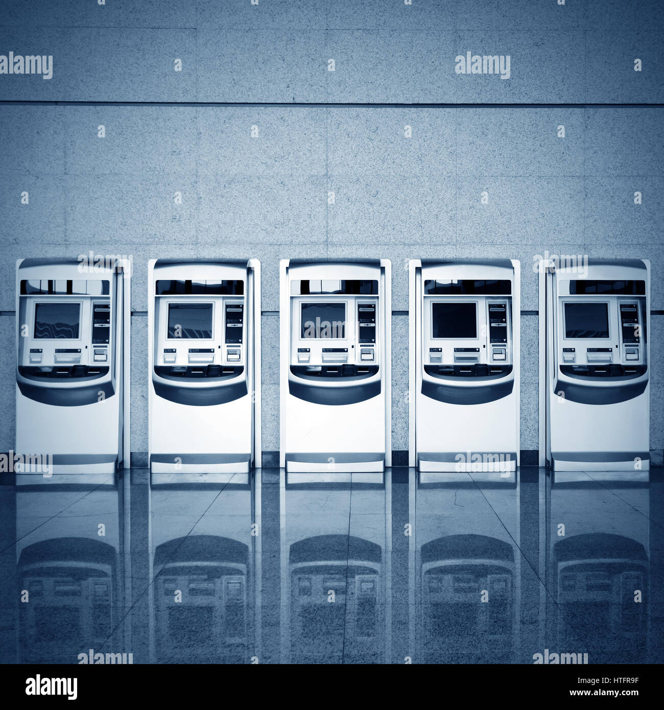 Distributeur automatique de billets en libre service Banque de ...