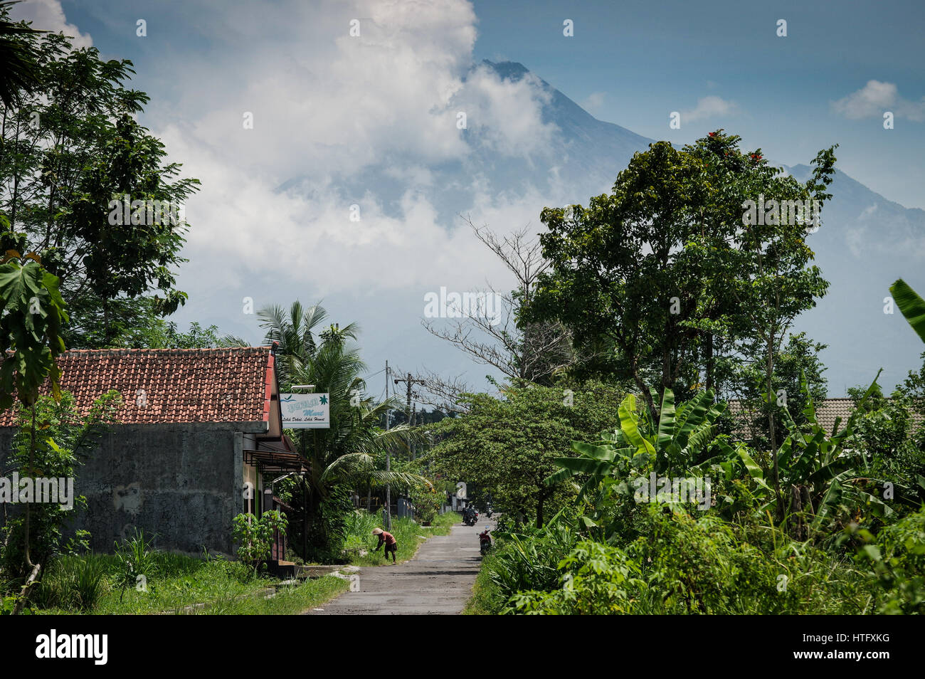 Volcan gunung merapi Banque de photographies et d’images à haute ...