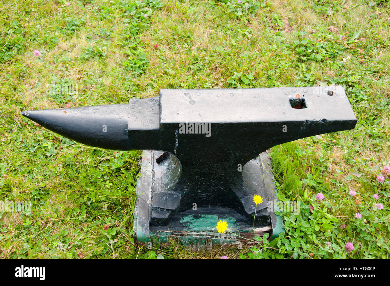 Enclume de fer antique Banque de photographies et d’images à haute ...