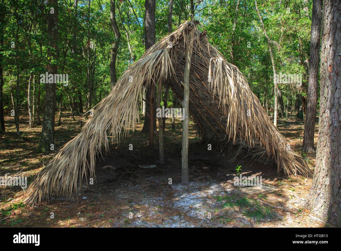 Primitive Shelter Banque d'image et photos - Alamy