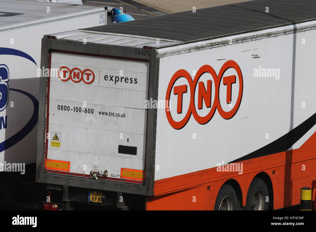 Tnt trucks Banque de photographies et d’images à haute résolution - Alamy