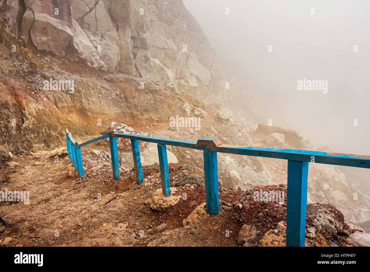 Étapes menant à la mine à ciel ouvert mine de soufre au bas de l'Ijen ...