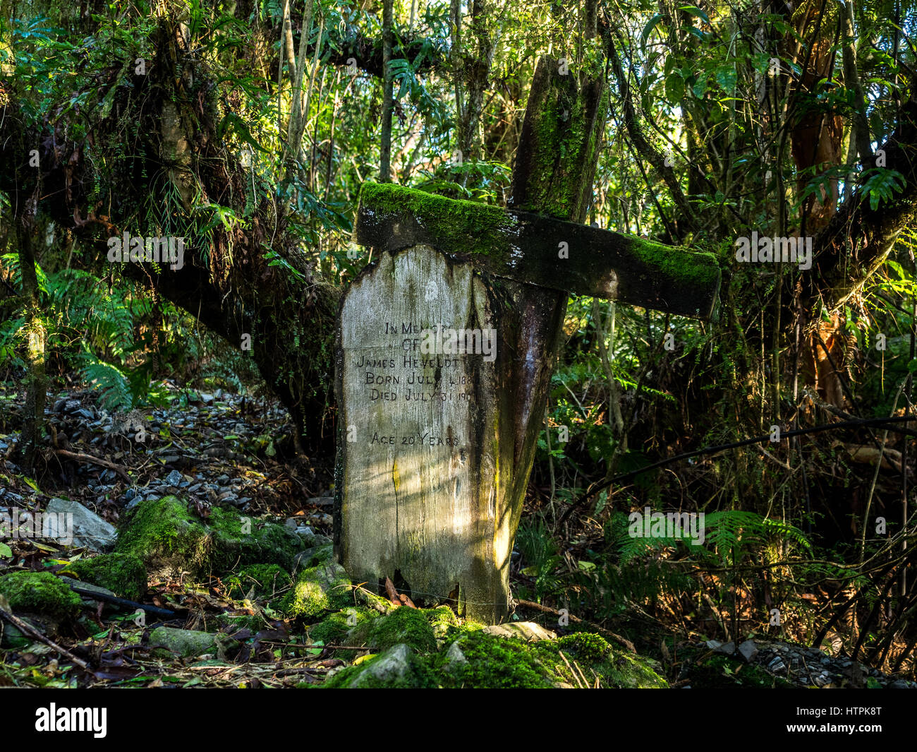 Croix en bois pour marquer la tombe Banque de photographies et d’images ...