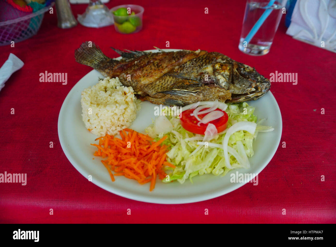 Repas mexicain de Rio Frio poisson (tilapia) à Acapulco, Mexique Photo ...