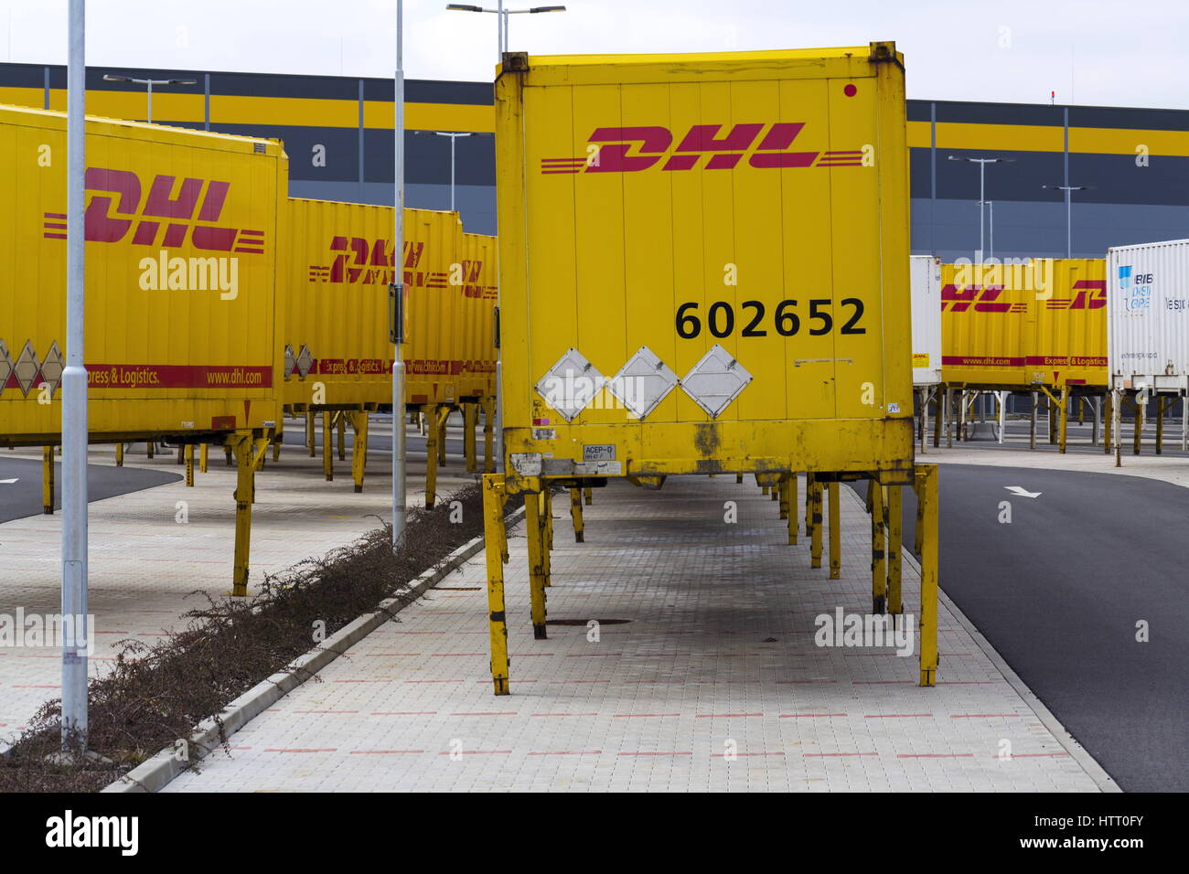 Dhl container Banque de photographies et d’images à haute résolution ...
