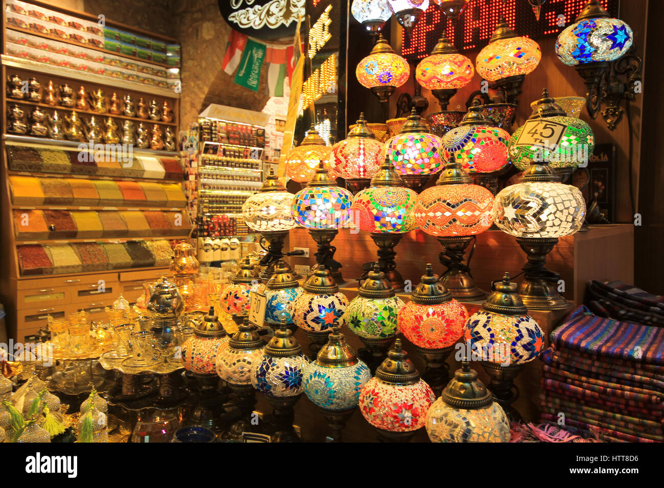 Magasin de chaussures turc en cuir Banque de photographies et d’images ...