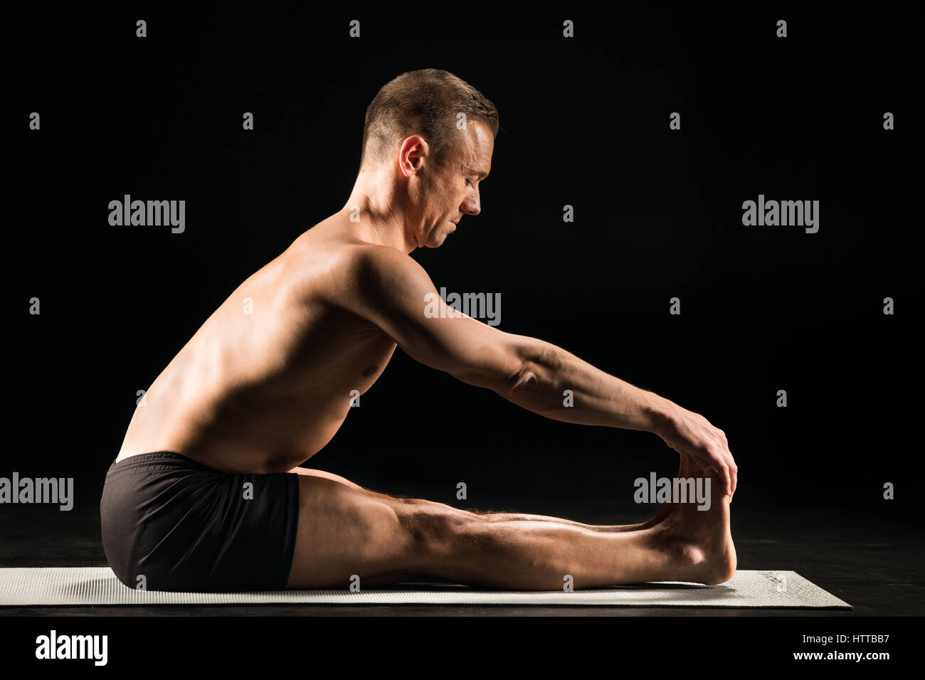 Kundalini yoga homme Banque de photographies et d’images à haute ...