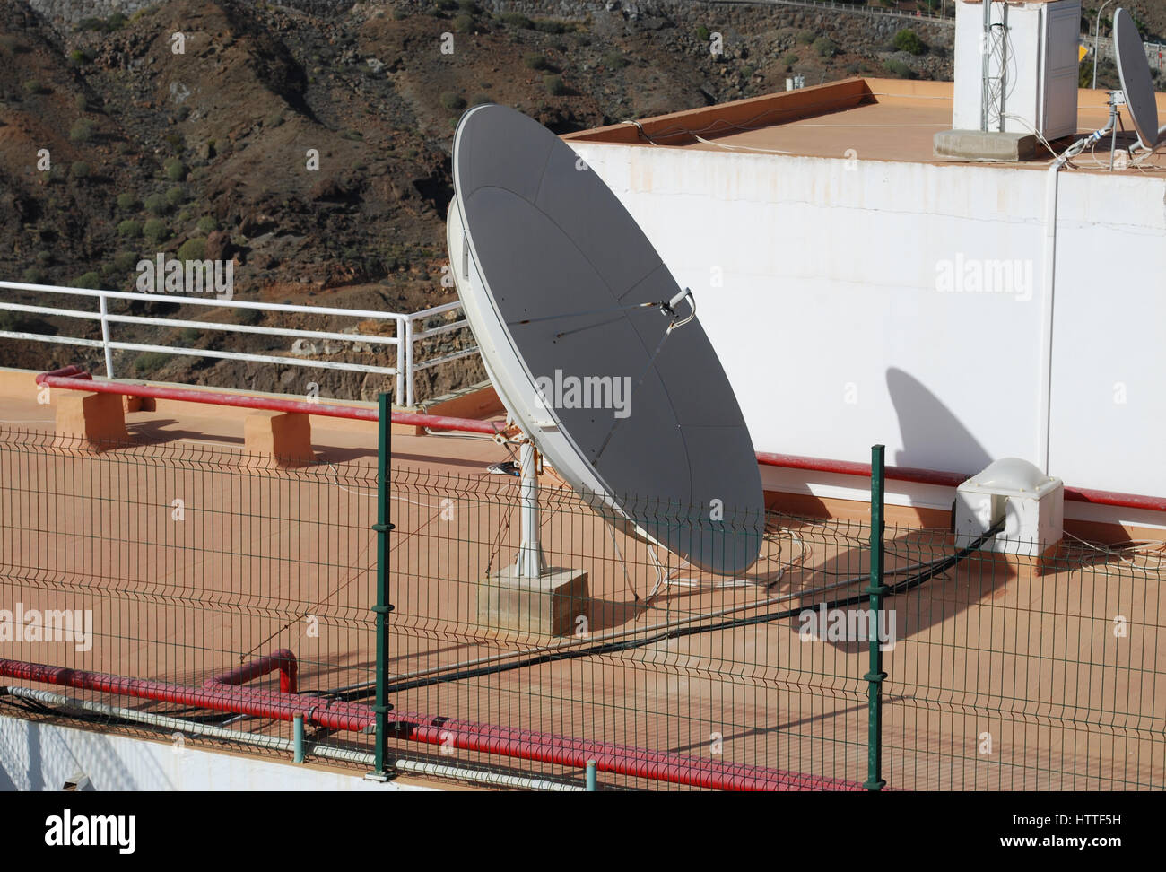 Radio mast roof Banque de photographies et d’images à haute résolution ...