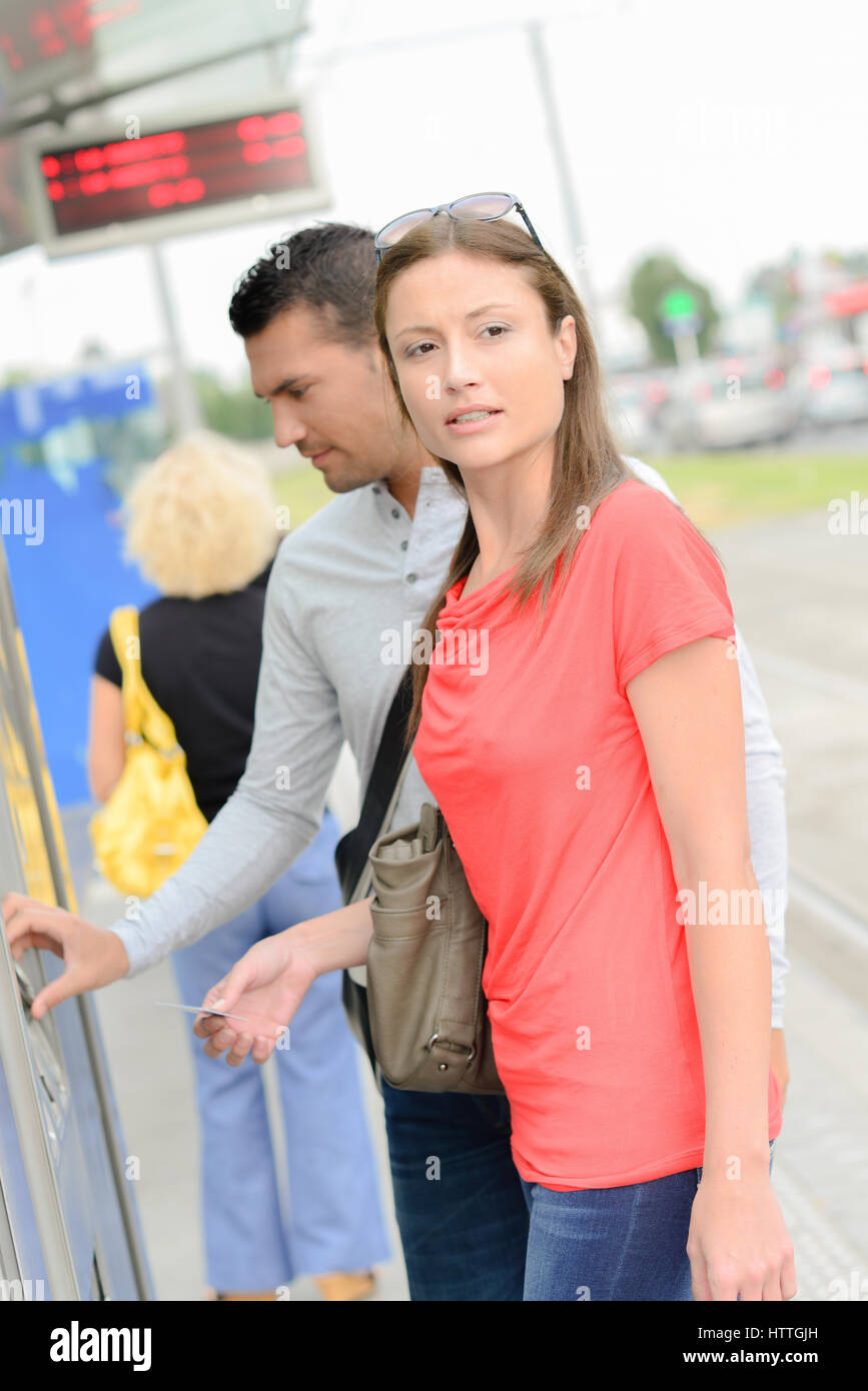 Tram ticket vending machine Banque de photographies et d’images à haute ...