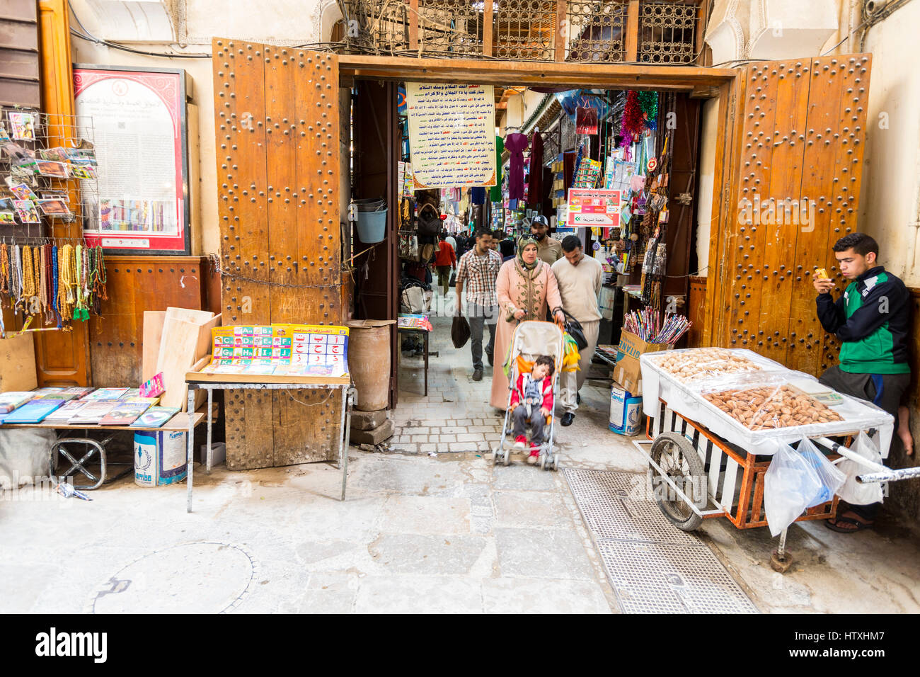 Vendeuse de rue maroc Banque de photographies et d’images à haute ...
