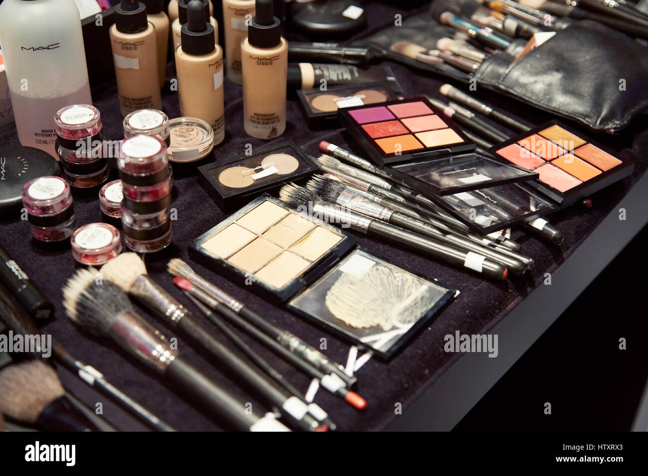 Mac cosmetics commanditaire au Milan Fashion week : un assortiment de ...