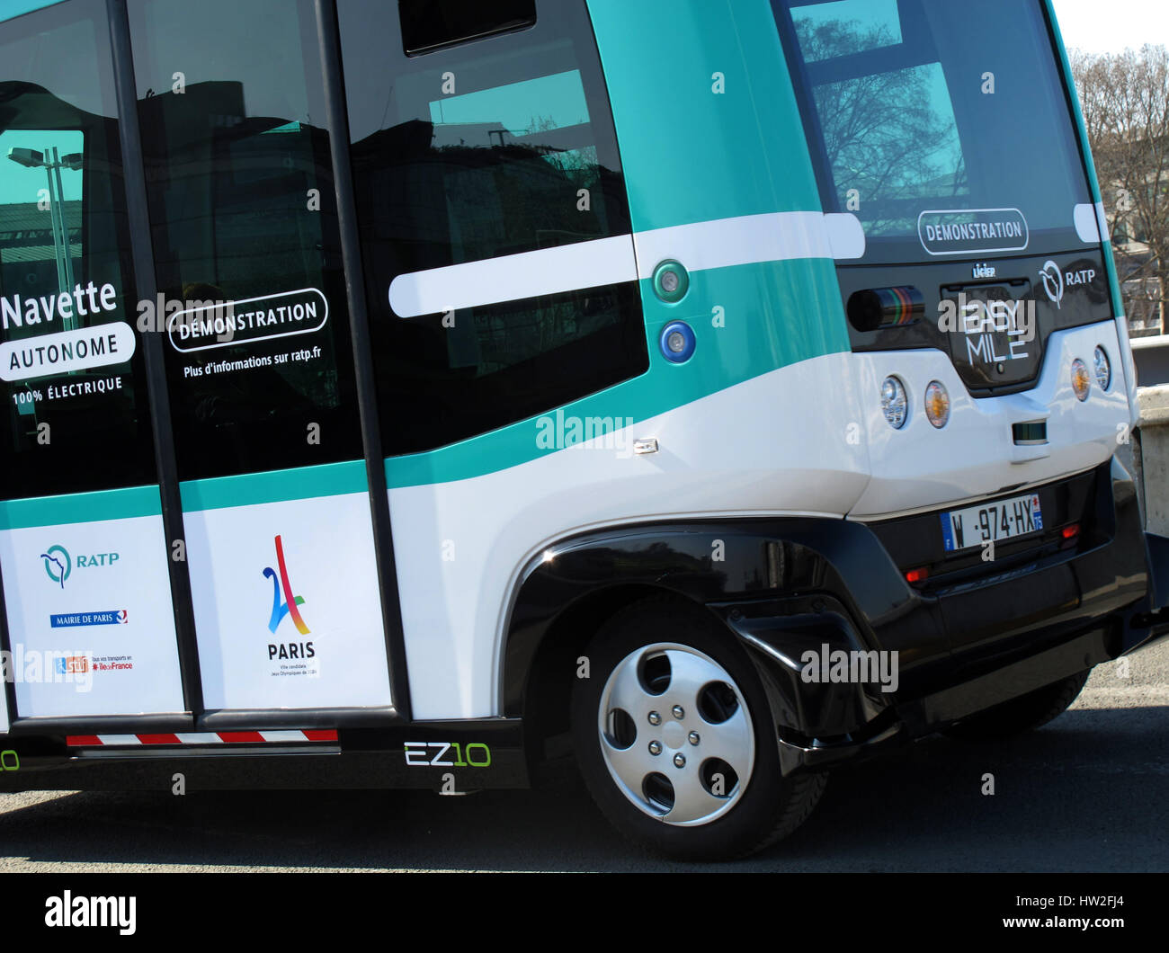 Ratp bus electrique Banque de photographies et d’images à haute ...