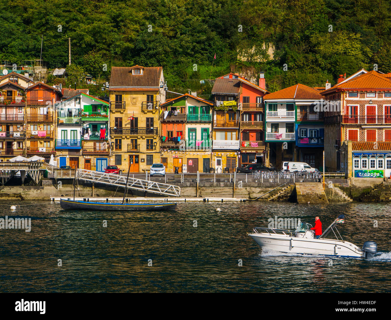 Pasai Donibane. Village de pêcheurs de Pasajes de San Juan. San ...