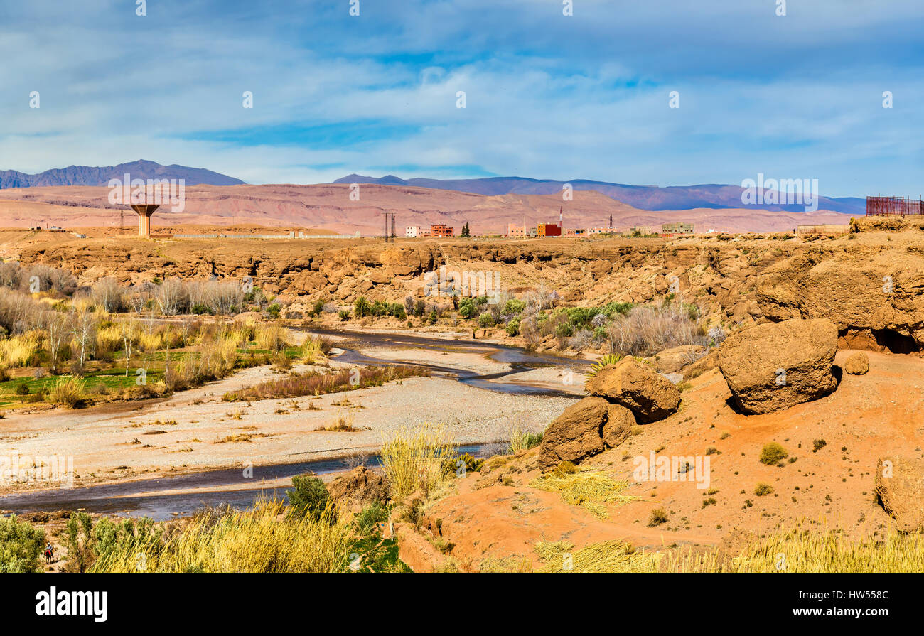Morocco high atlas valley roses Banque de photographies et d’images à ...