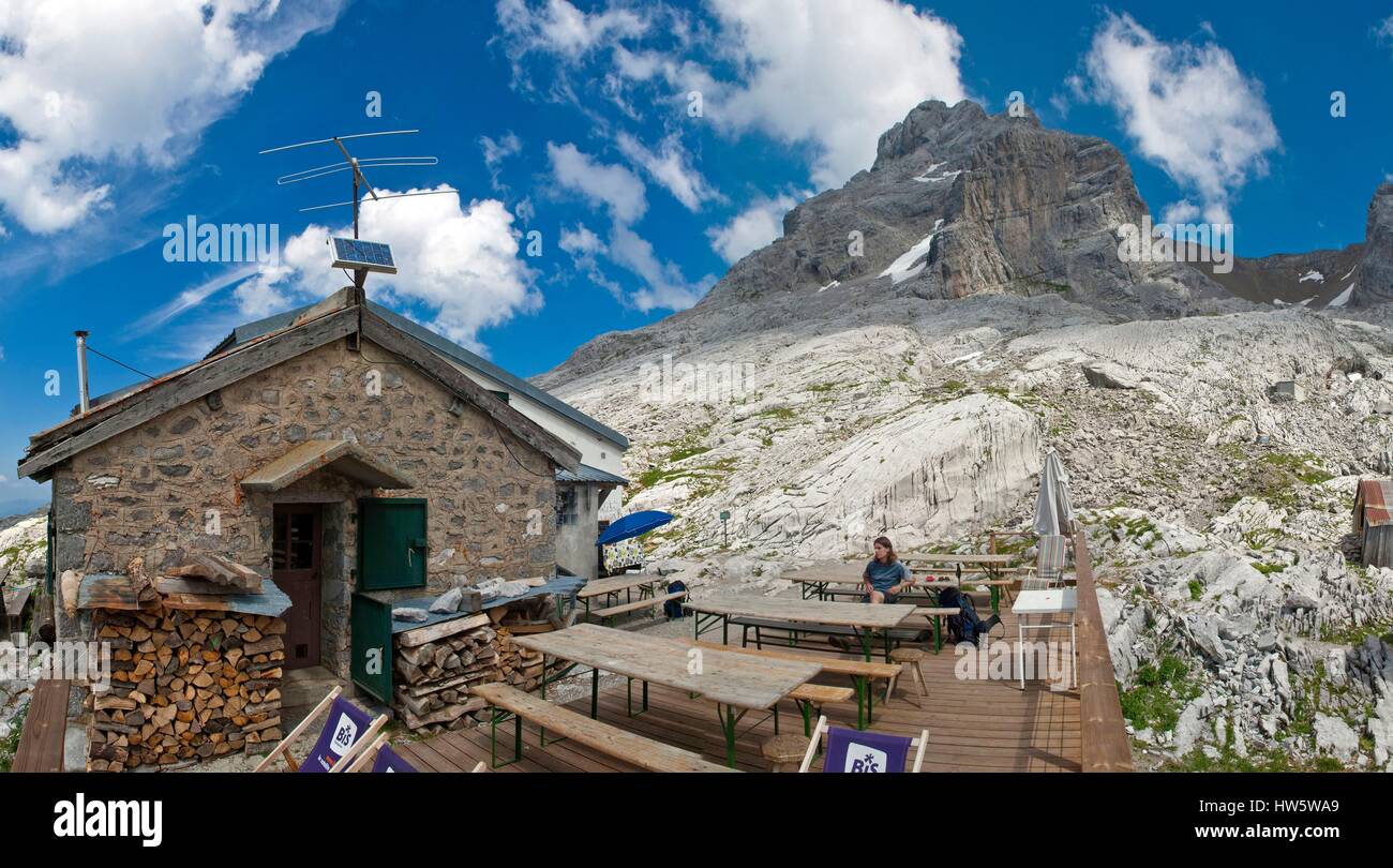 France, Haute Savoie, Massif des Aravis, La Clusaz, le refuge de ...