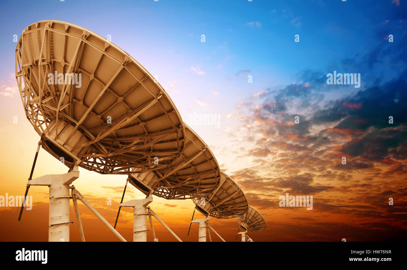 Sattelite antenna Banque de photographies et d’images à haute ...