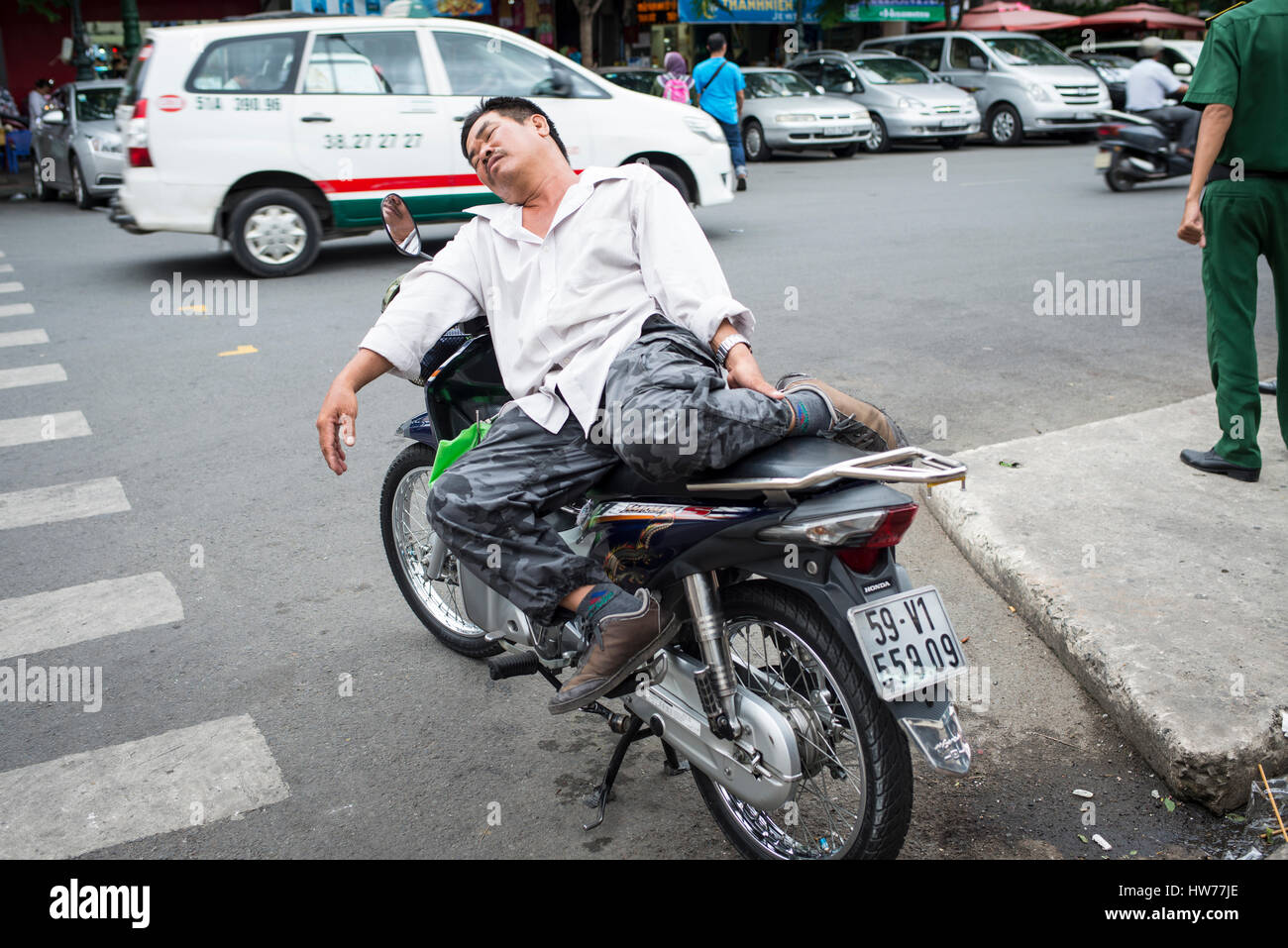 Man sleep motorcycle Banque de photographies et d’images à haute ...