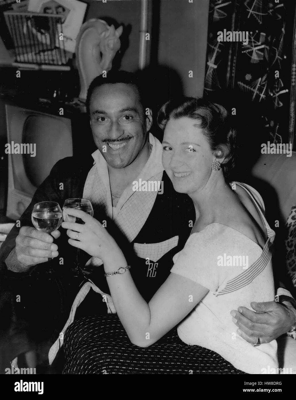 Mai 05, 1956 - Ray Ellington et Ann Wuest engagé de nouveau ; 39 ans d ...