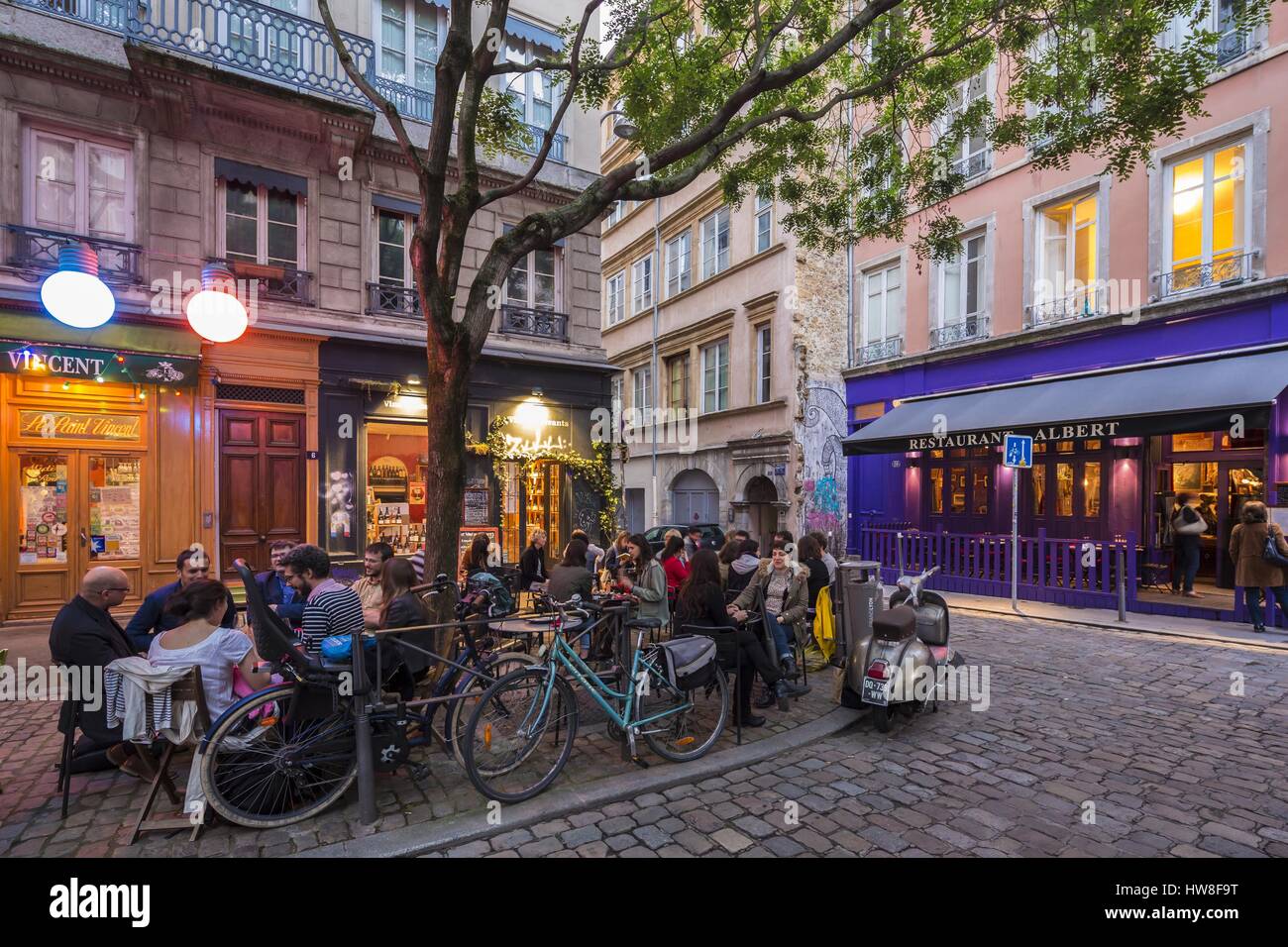 France, Rhône, Lyon, restaurant bar Le Vin des vivants et restaurant ...