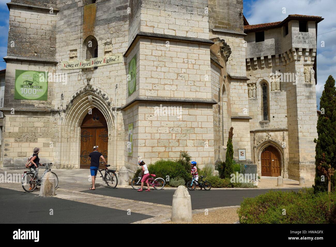 église saint astier Banque de photographies et d’images à haute ...