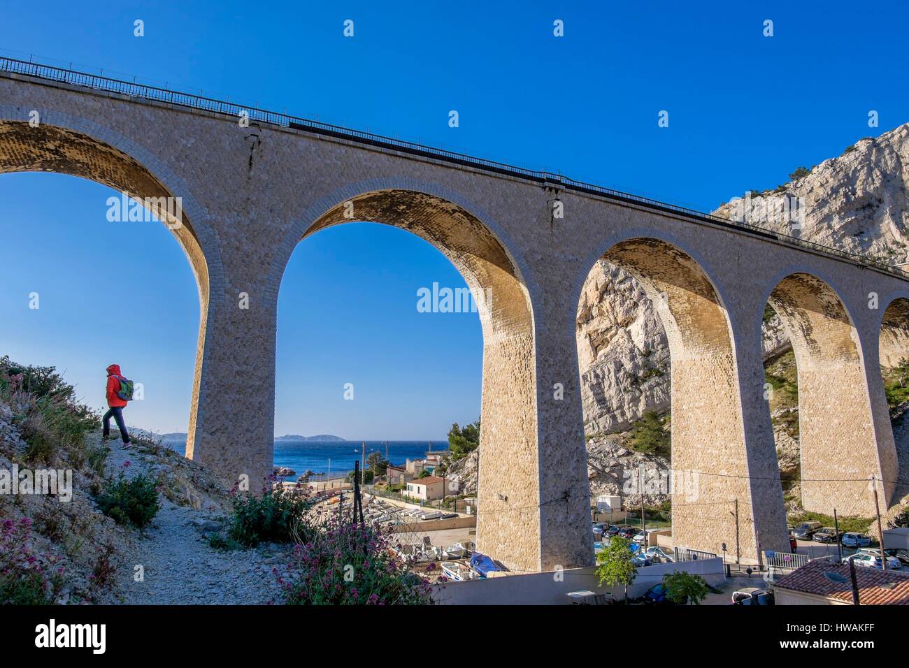 France, Bouches du Rhône, Côte Bleue, Rove, la Vesse Calanque, viaduc ...