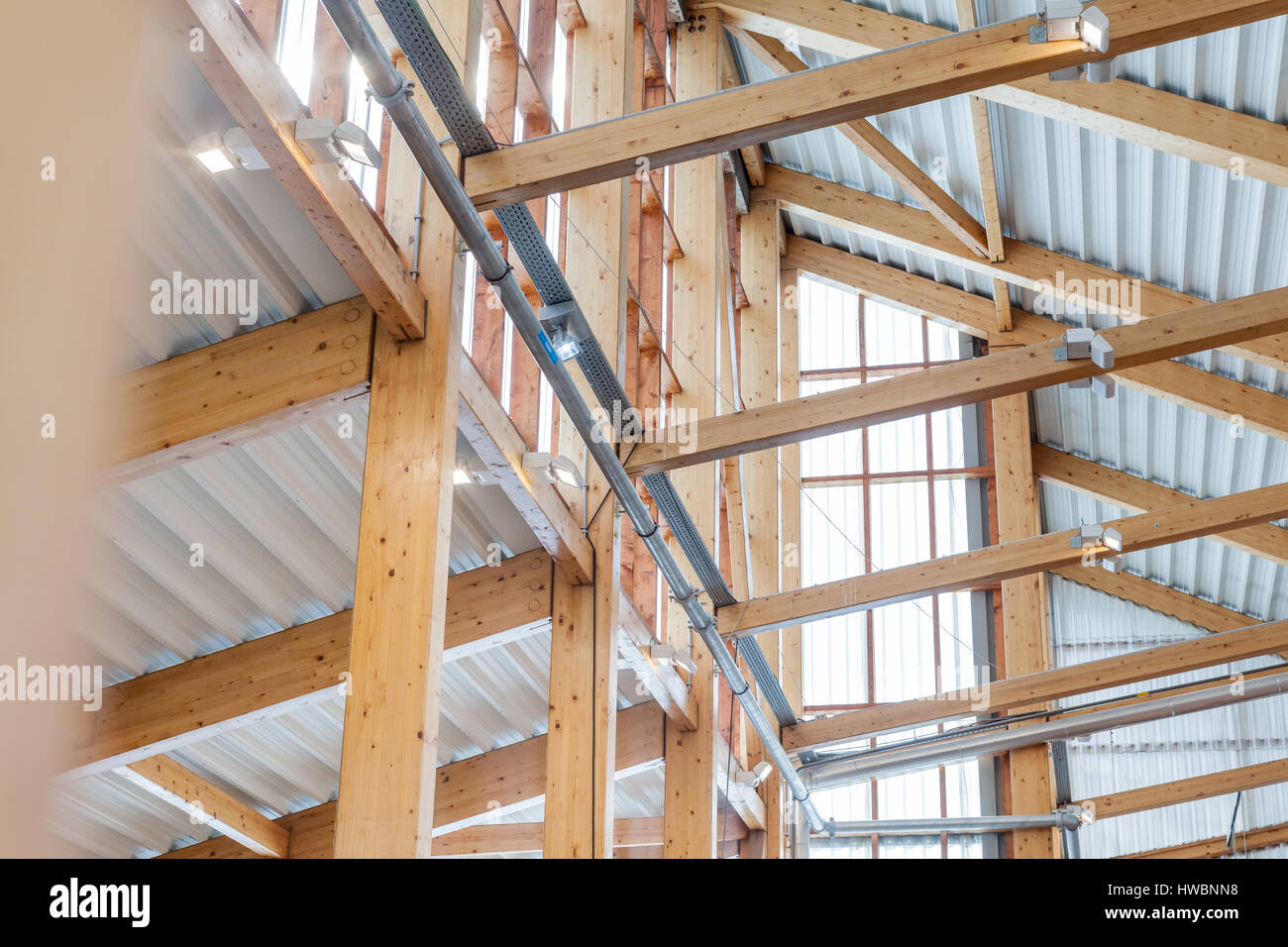 En chevrons de toit de la nouvelle construction d'un bâtiment en bois ...