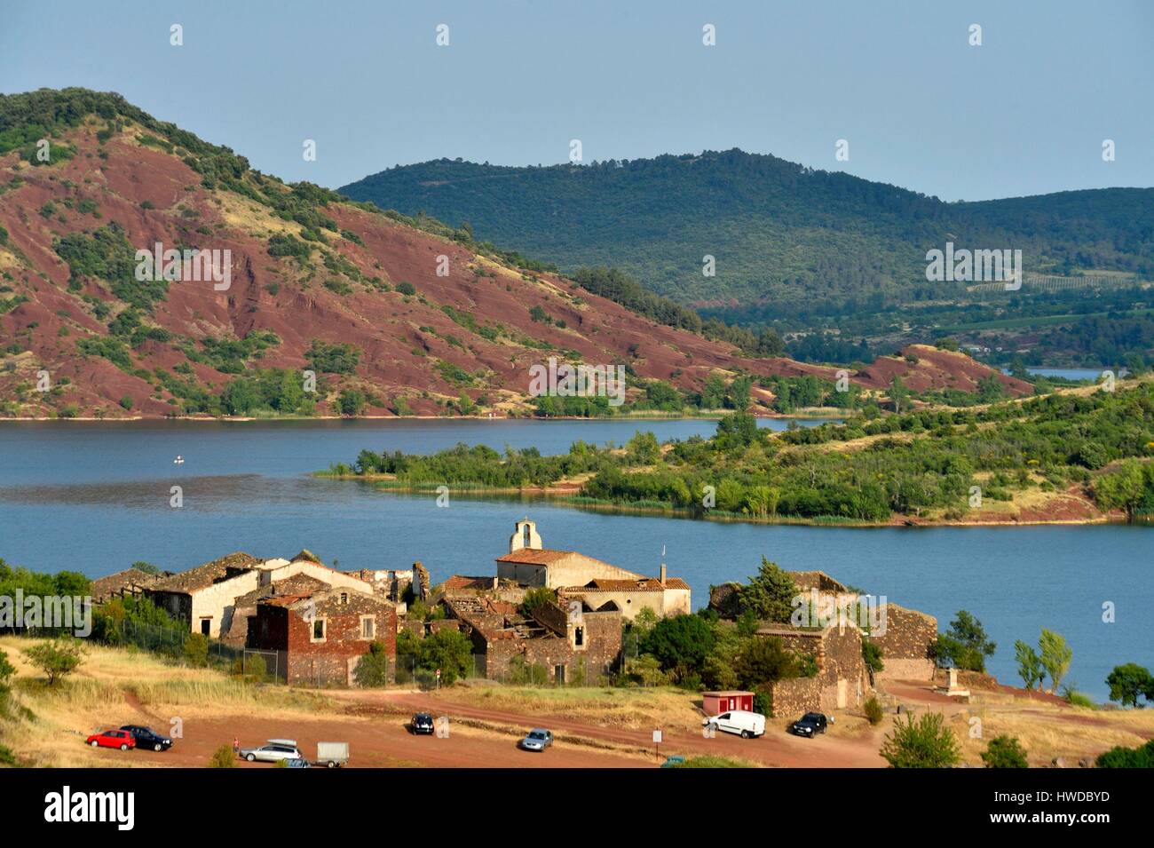 La France, l'Hérault, celles, village abandonné en bordure du lac du ...