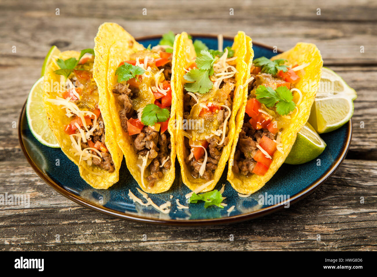 Tacos durs Banque de photographies et d’images à haute résolution - Alamy