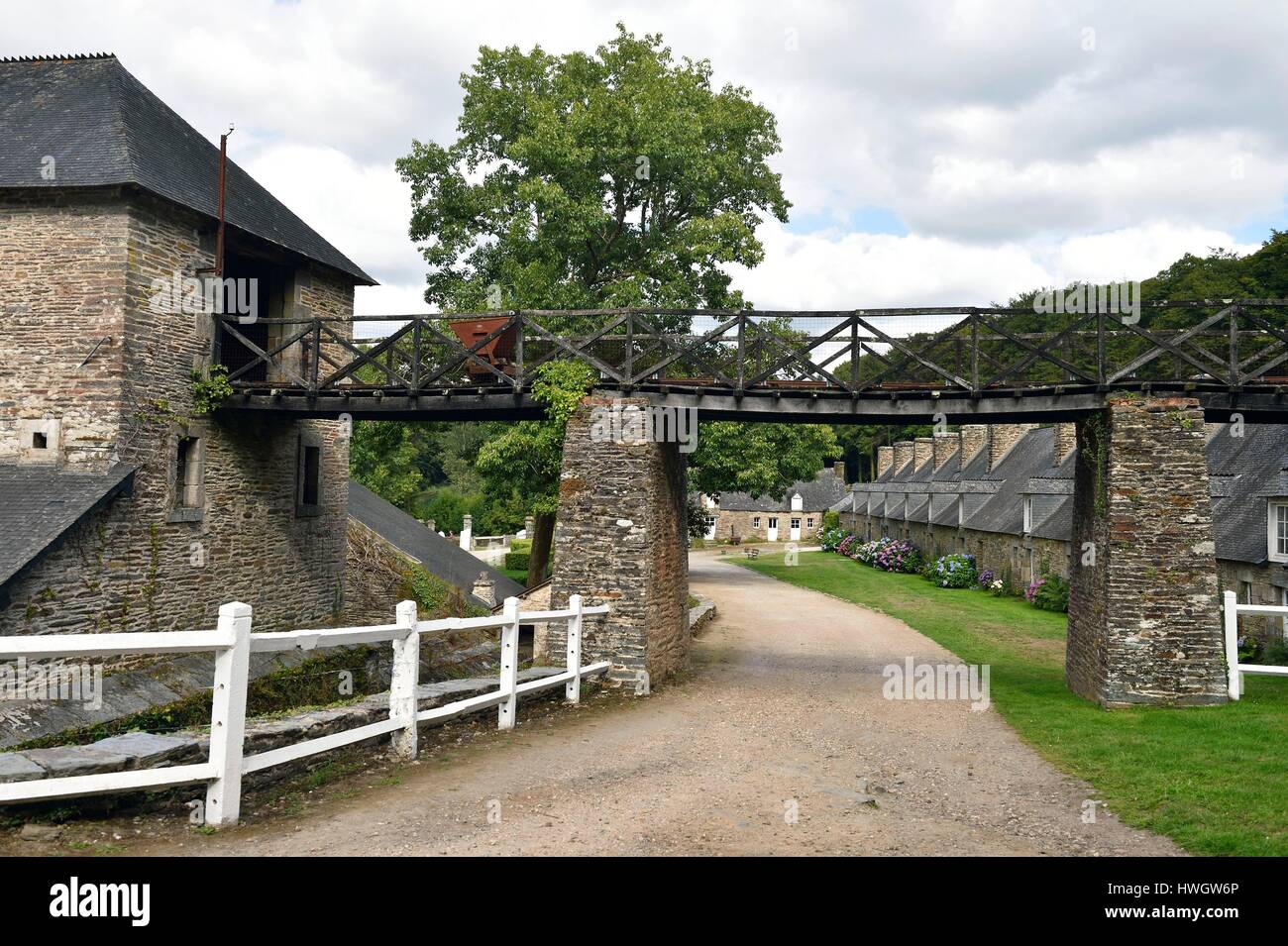 France, Cotes d'Armor, Perret, les forges des Salles, village ...