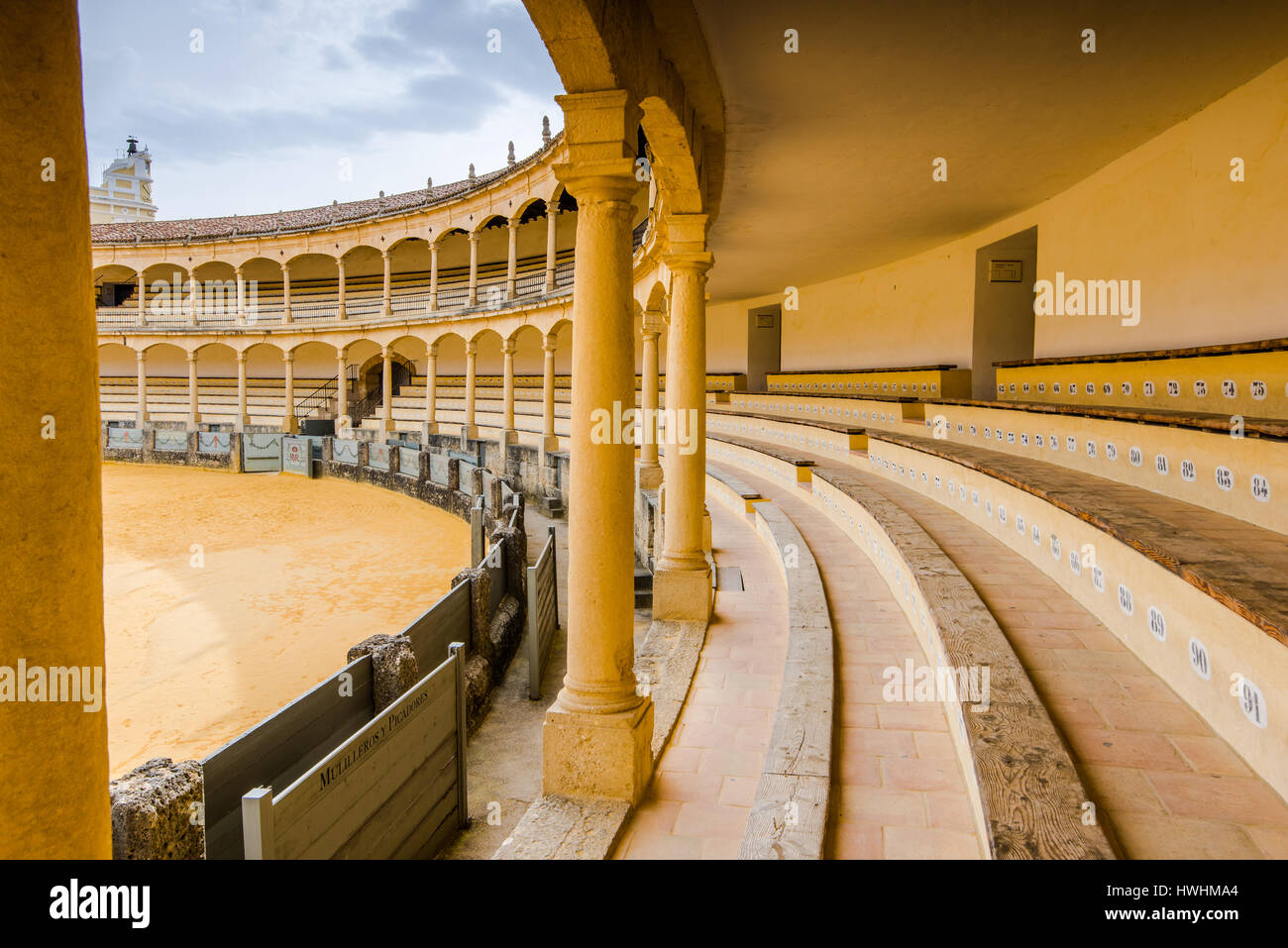 Vue de l'auditorium, plus célèbre et plus grandes arènes de Ronda ...