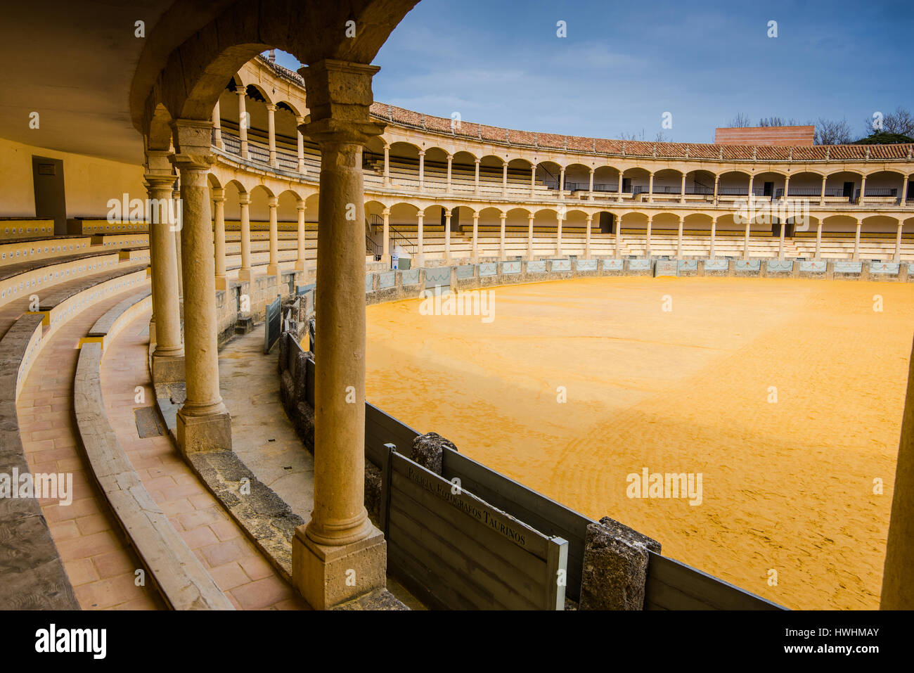 Vue de l'auditorium, plus célèbre et plus grandes arènes de Ronda ...