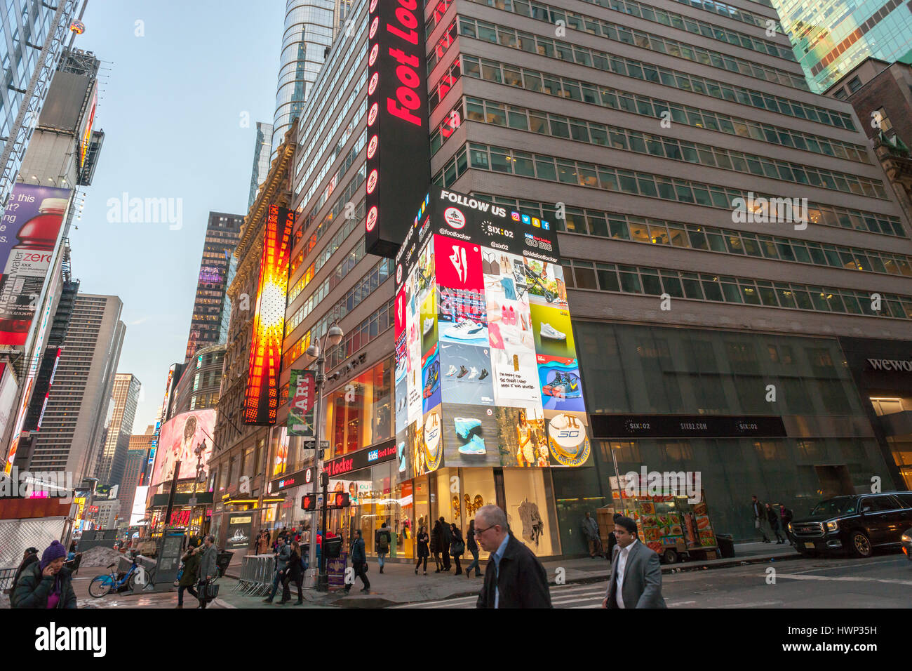 Foot locker times square Banque de photographies et d’images à haute ...