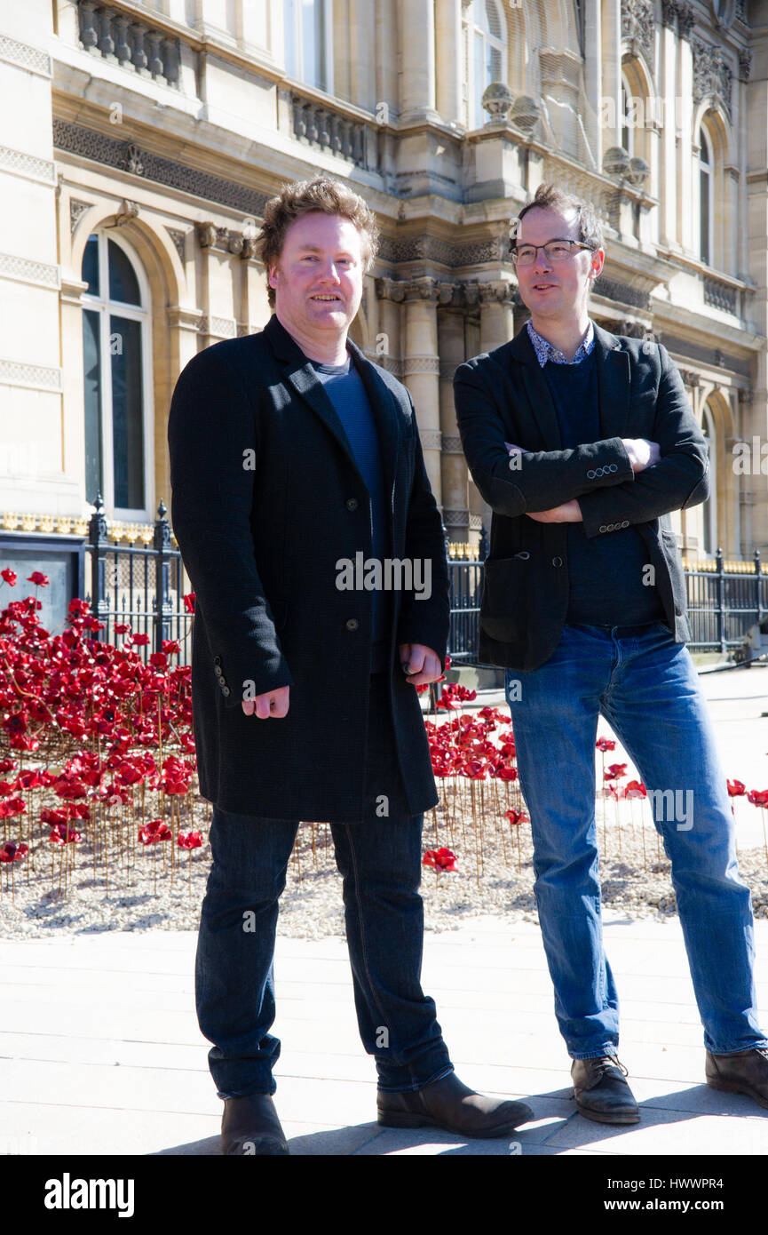 L'artiste Paul Cummins & designer Tom Piper a dévoilé les coquelicots ...