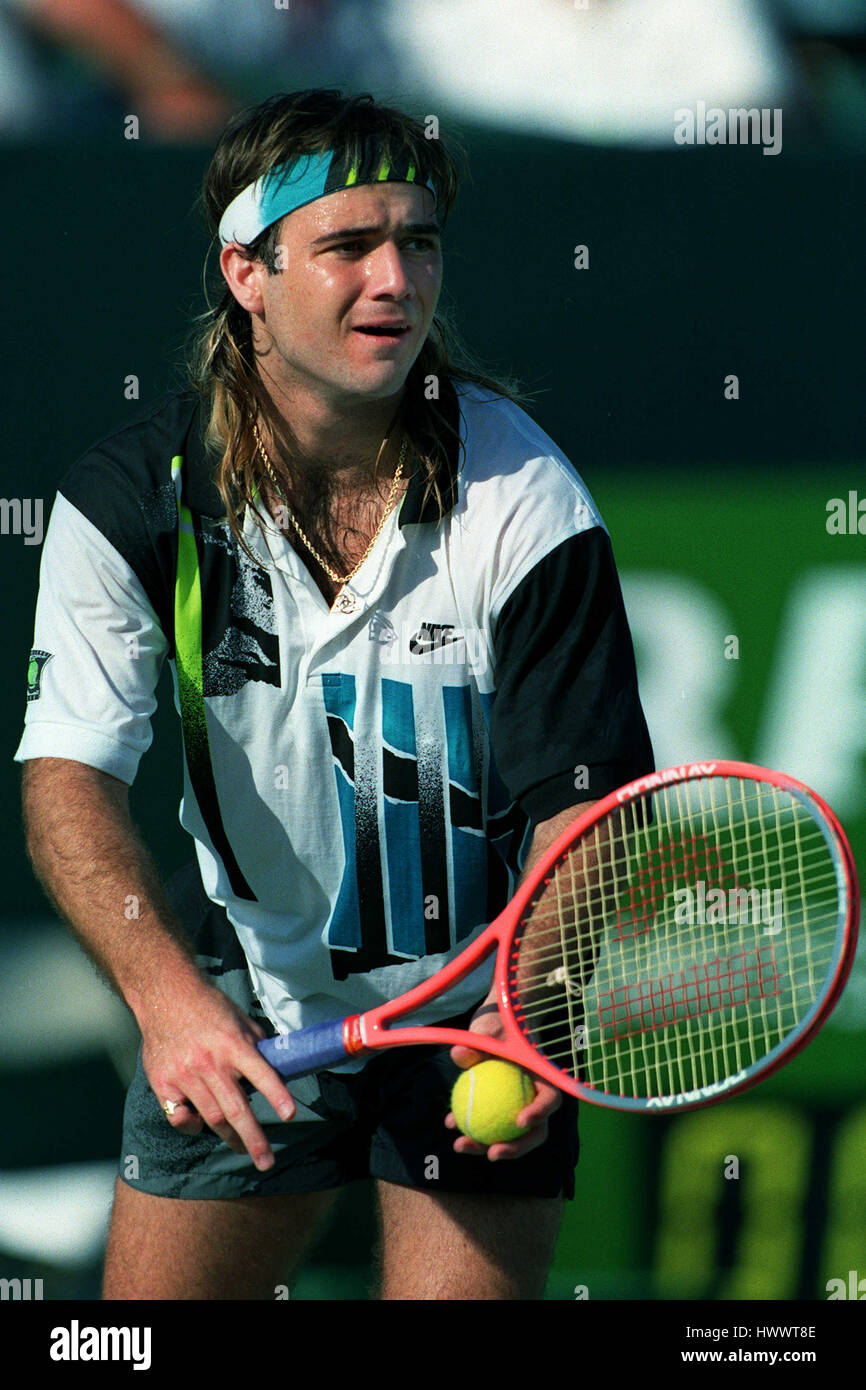Andre agassi serving Banque de photographies et d’images à haute ...